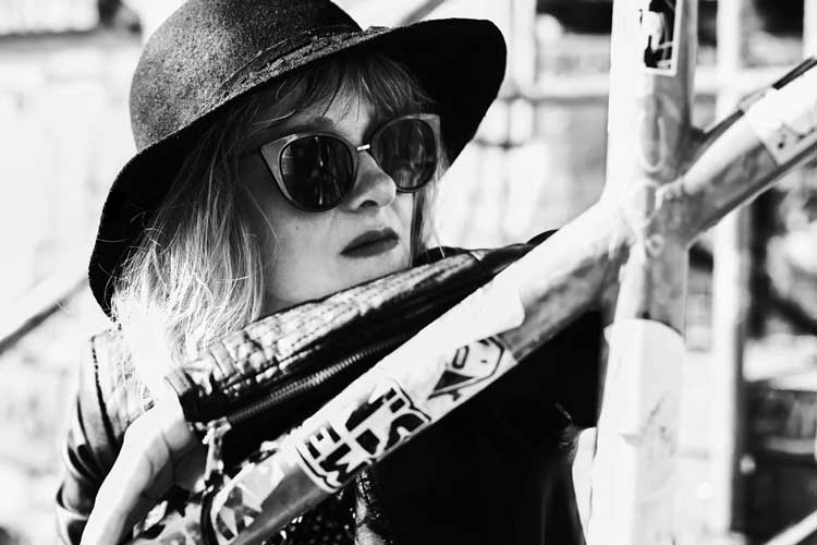 Kitty Solaris tiene nuevo single: "Peace Train" - El Enano Rabioso Magazine